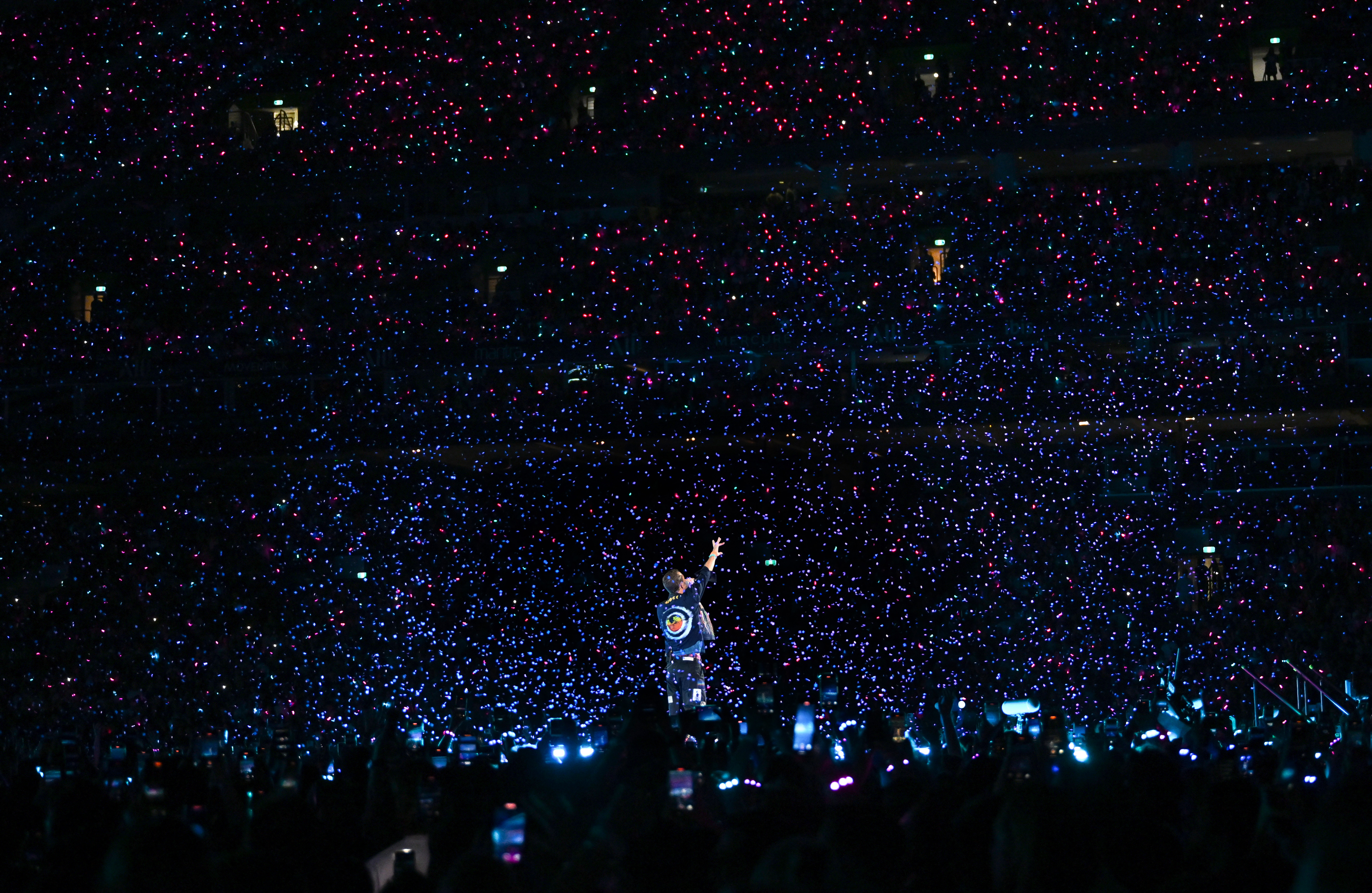 REVIEW: Coldplay lights up Accor Stadium with a sky full of stars ...